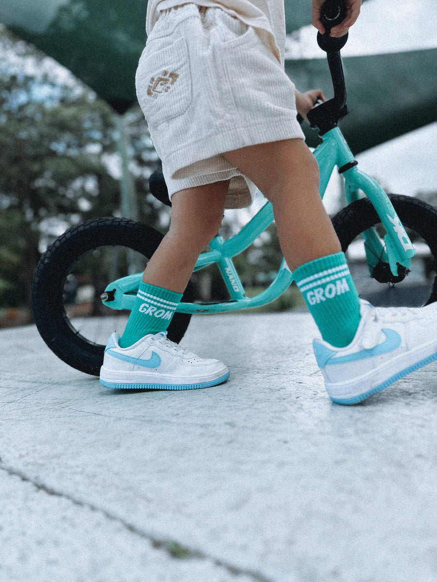 GROM retro skater sock - Green/white stripe – Salty Shreds
